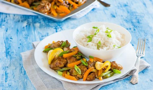 Recept: wok van kip met paprika, spitskool en sojascheuten | gezondheid.be