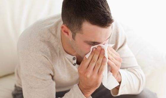 Neus snuiten of ophalen bij een loopneus? | gezondheid.be