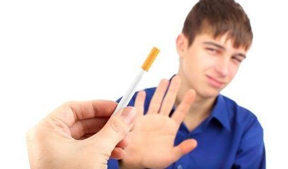 Jongeren beginnen later te roken | gezondheid.be