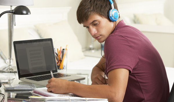 Muziek tijdens het studeren: slim of juist niet? | gezondheid.be