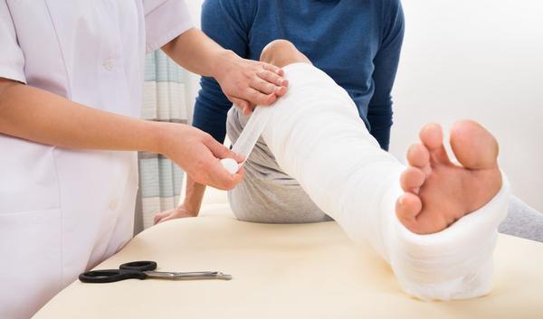 Bloedverdunners niet nodig bij gipsbeen of knieoperatie | gezondheid.be