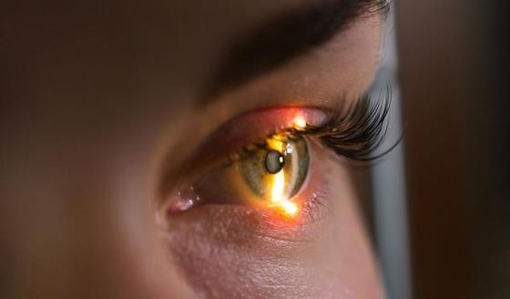 Getuigenis: Sofie liet haar ogen laseren (Lasik) | gezondheid.be