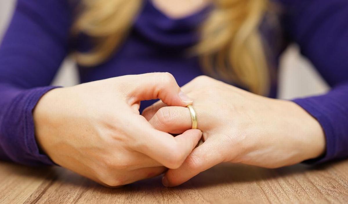 Hoe een vastzittende ring verwijderen? | gezondheid.be