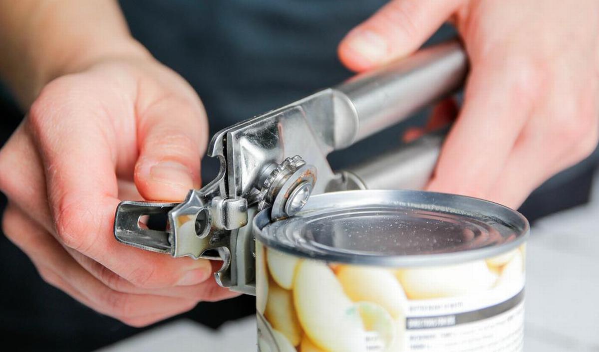 Conservenblik is gedeukt of staat bol: eten of niet? | gezondheid.be