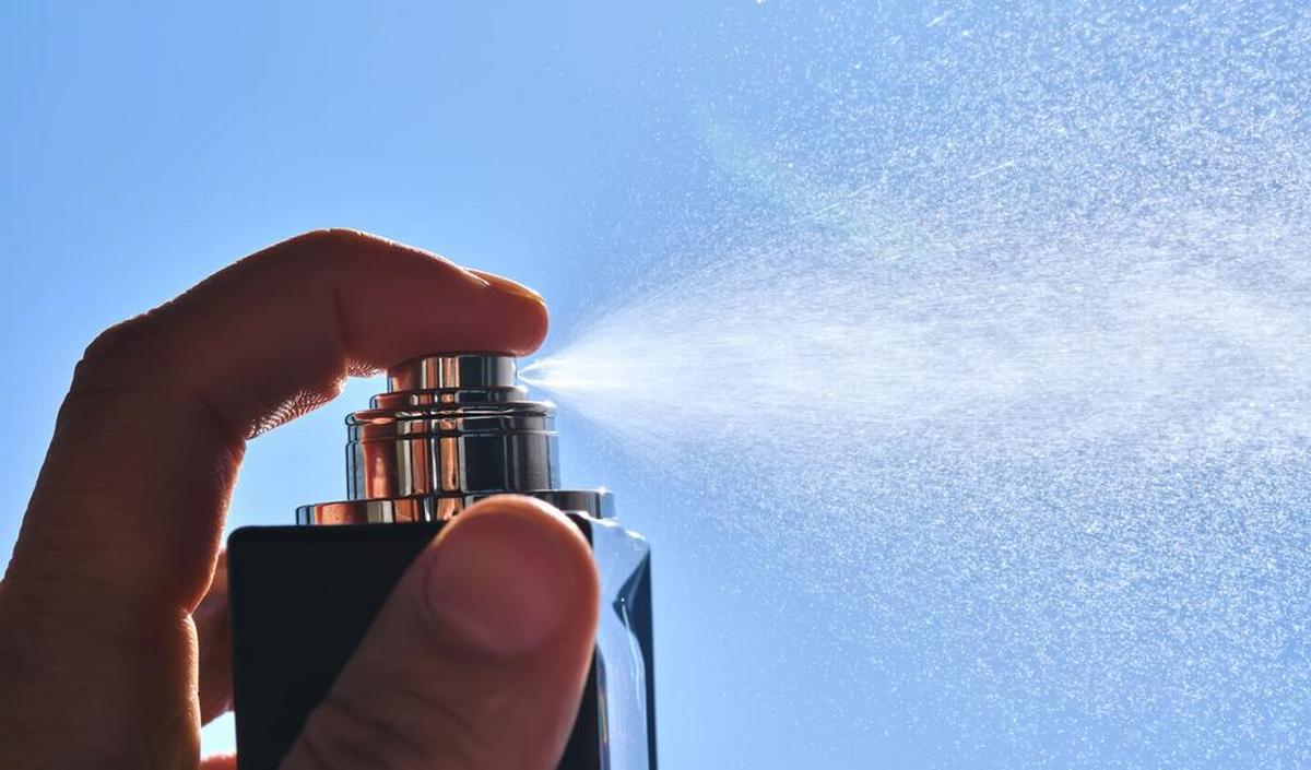Maakt parfum met feromonen je aantrekkelijker? | gezondheid.be