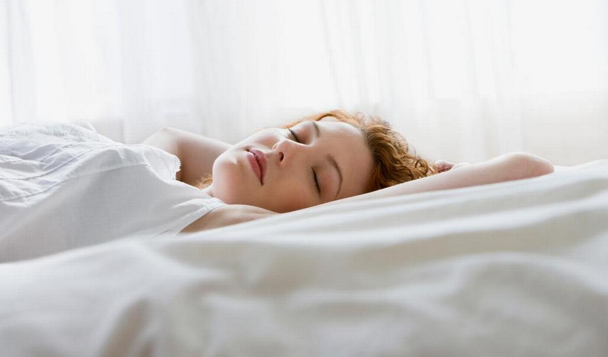 Is slapen zonder hoofdkussen gezond? | gezondheid.be